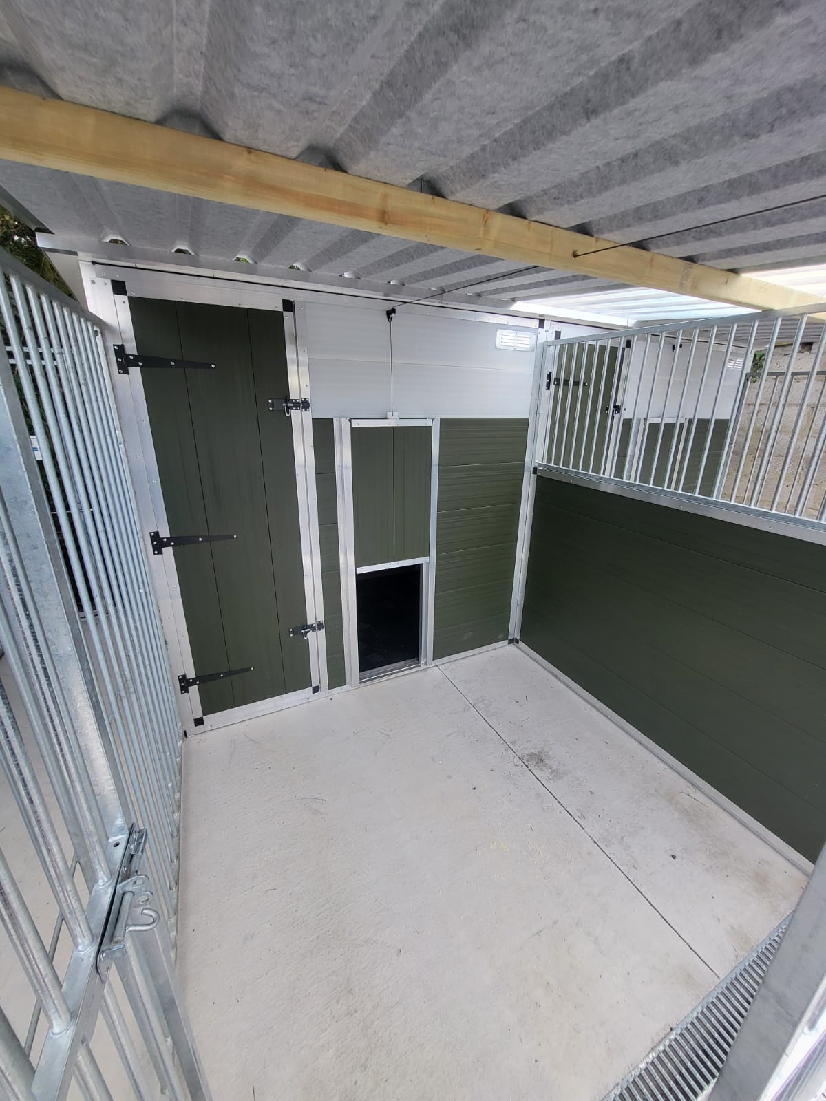 The iDesign Kennel Kabin | iDesign Kennels | iDesign Fabrications LTD